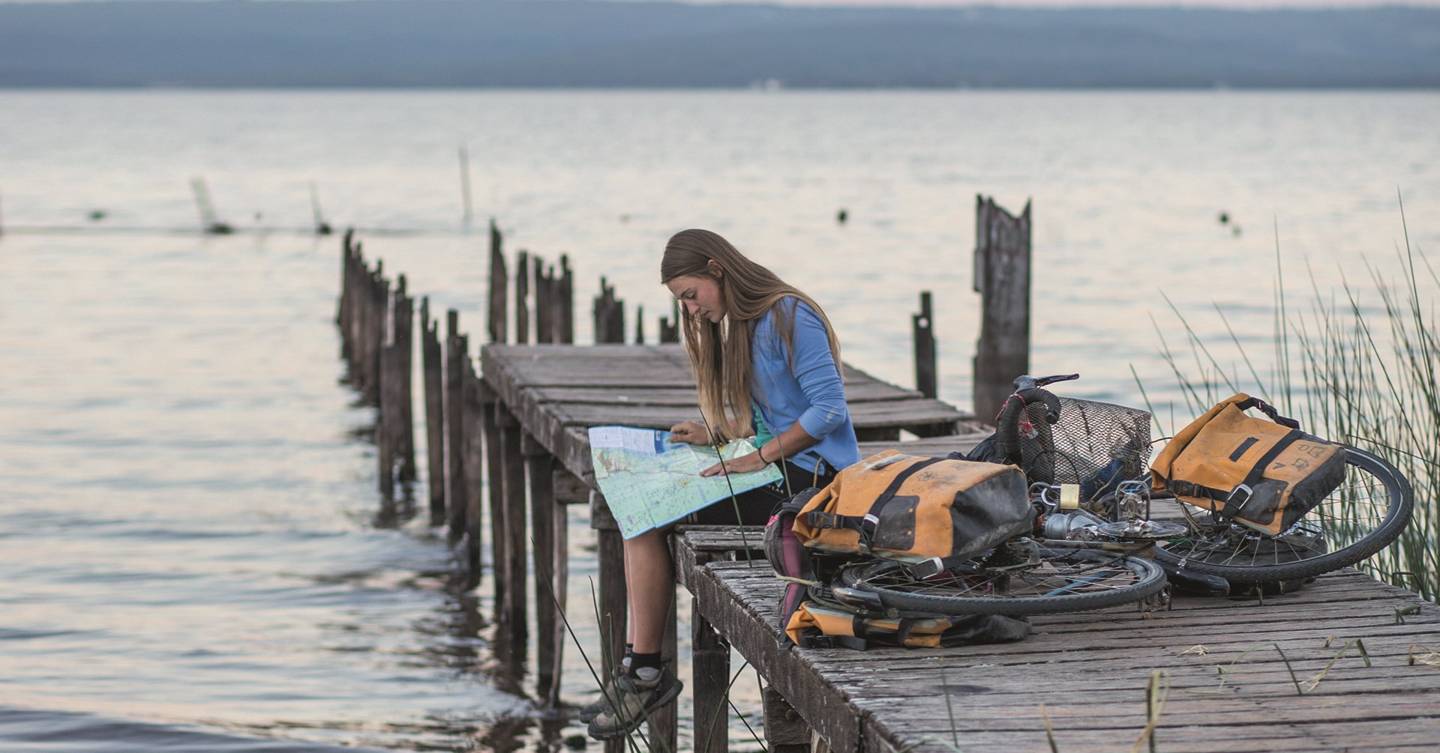 Laura Bingham cycles across South America with no money | CN Traveller